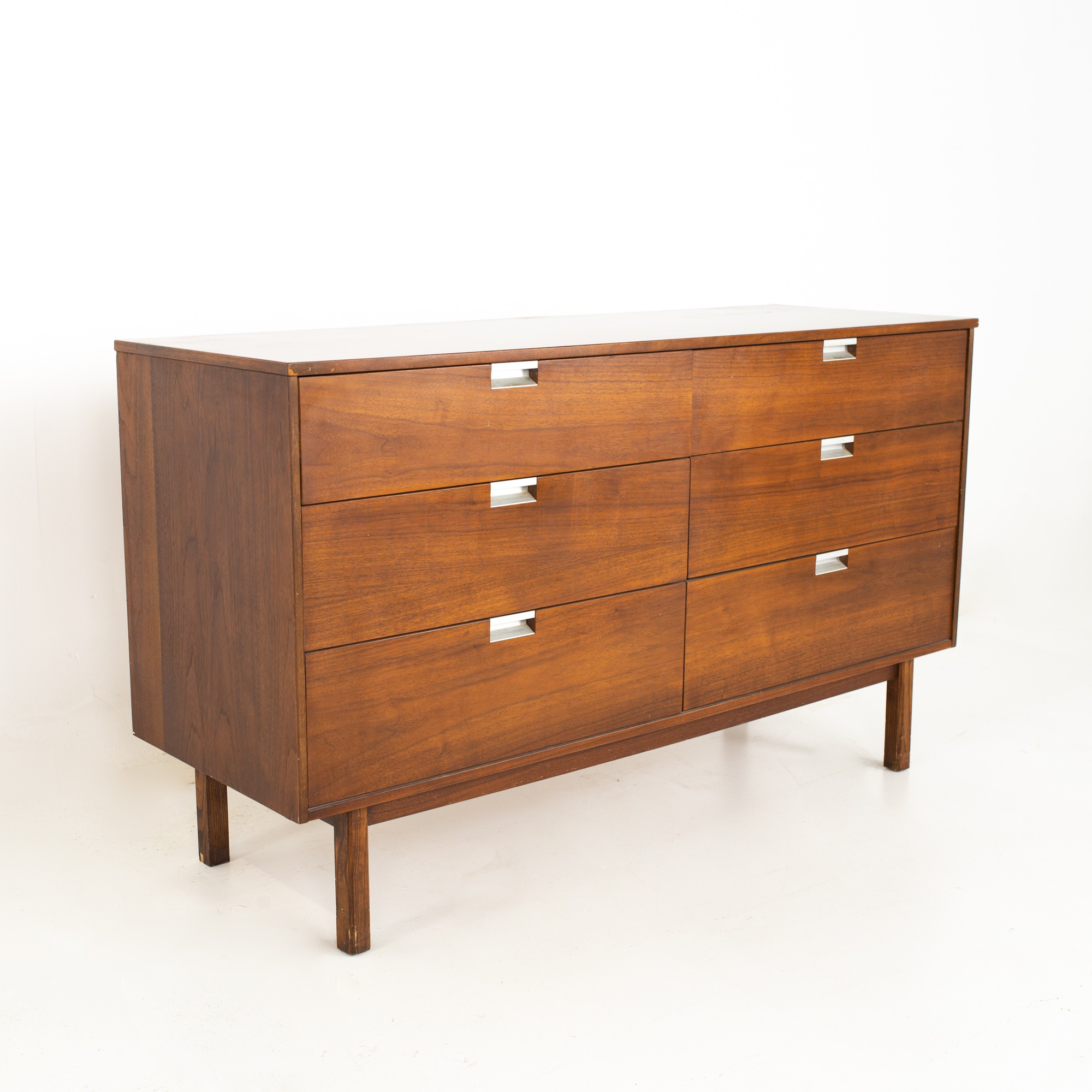 Bassett lowboy dresser store